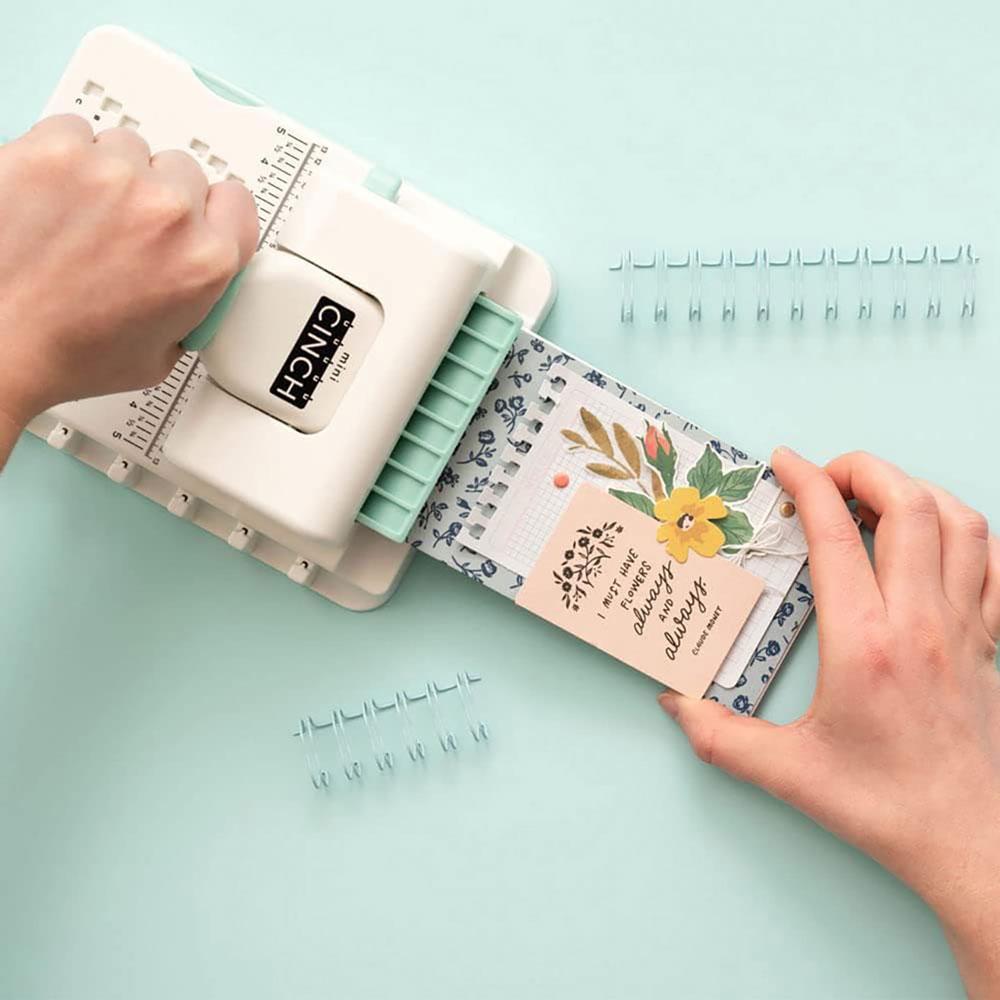 Engargoladora Scrap Mini Cuadrada American Craft Menta | Papelería Lumen